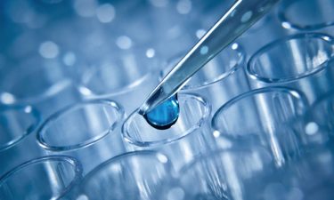 FDA approves Roche’s immunotherapy lung cancer assay